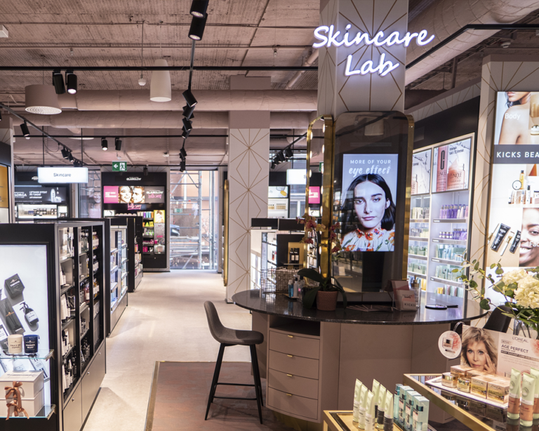 KICKS Flagship Store Stockholm | GALLERIAN